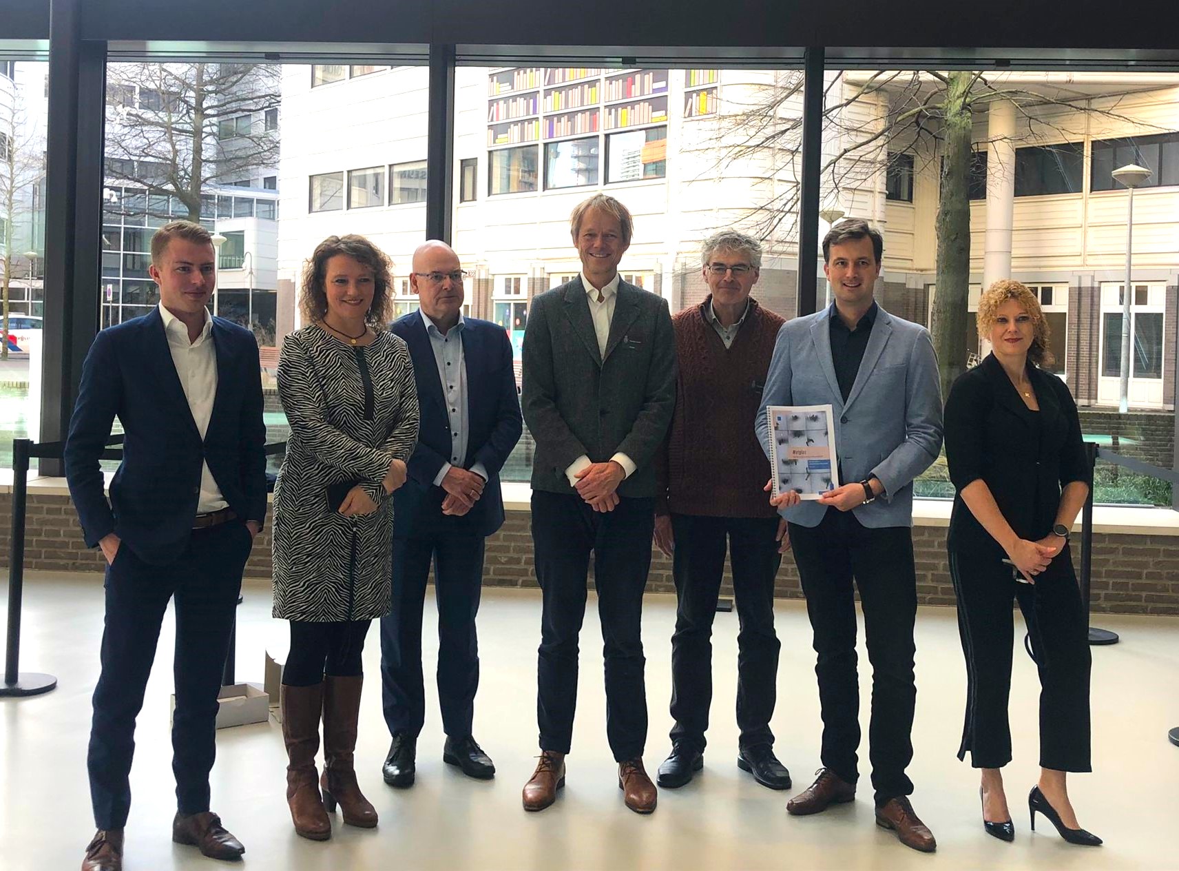 Open State overhandigt rapport ‘Matglas’ aan Tweede Kamerleden – Open ...